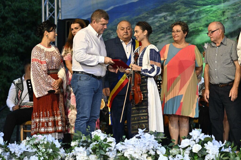 Maria-Melinda Mitran, câștigătoarea trofeului „Ponoare, Ponoare” - Jurnalul Olteniei – Știri din ...