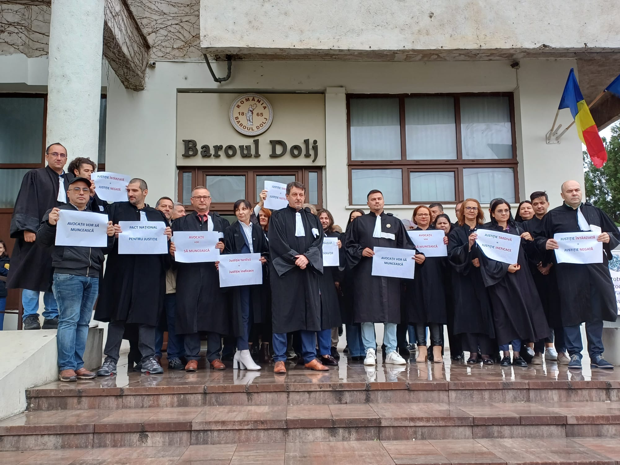 Protest spontan al Baroului Dolj, la Craiova